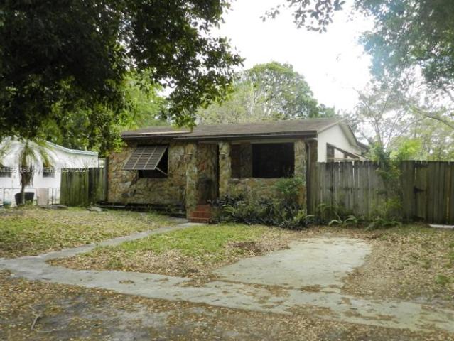 6444 McClellan St, Hollywood, FL 33024