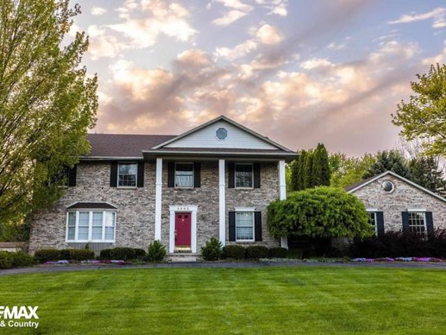6445 Hickory Hollow Ct, Flint, MI 48532
