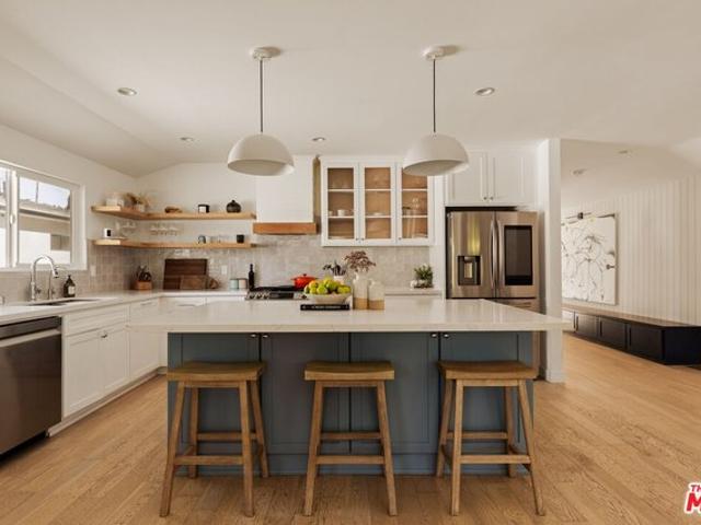6448 Peach Ave, Van Nuys, CA 91406