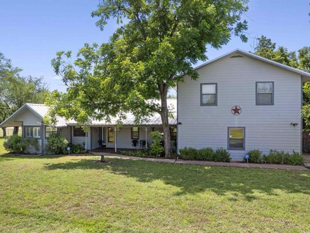 6448 River Oaks Dr, Kingsland, TX 78639