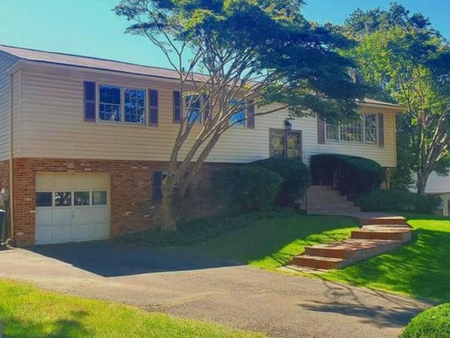 6449 Johns Rd, Falls Church, VA 22043