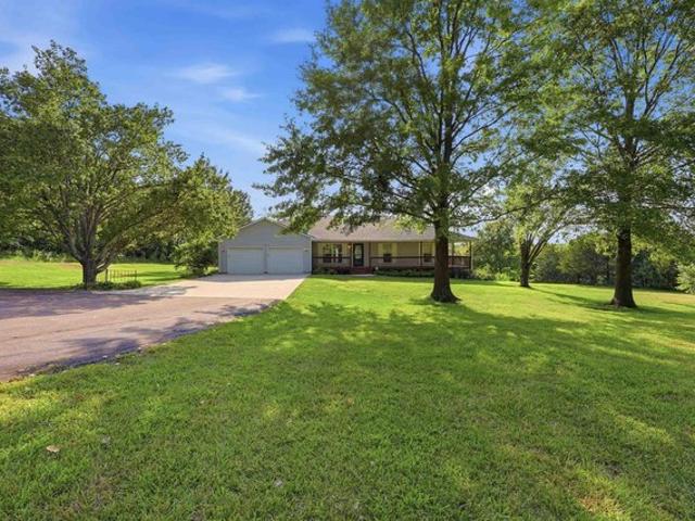 6449 SW Wanamaker Rd, Auburn, KS 66402