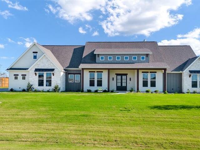 6440 McChesney Dr, Midlothian, TX 76065