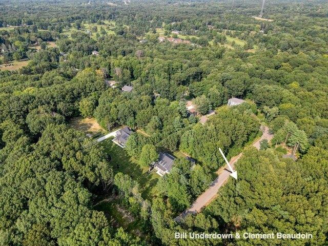 6440 Gaslight Ln, Saugatuck, MI 49453