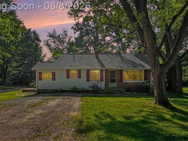 6440 Riverdale Rd, Hamburg Township, MI 48189