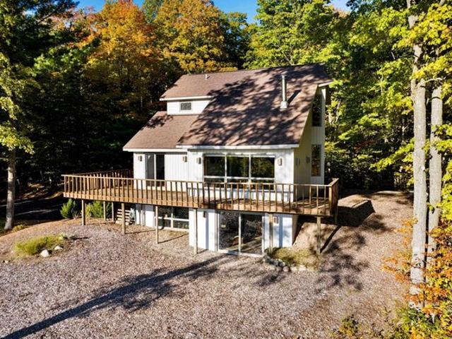 6441 Wind Ridge Ln, Bellaire, MI 49615