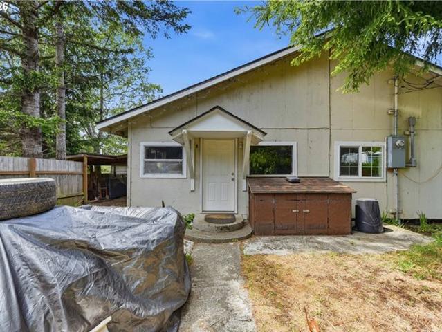 64426 Penny Rd, Coos Bay, OR 97420