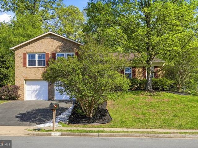 6443 Battle Rock Dr, Clifton, VA 20124