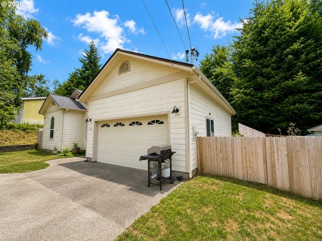 644 9TH AVE