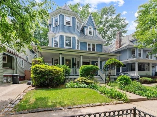644 E 24th St, Brooklyn, NY 11210