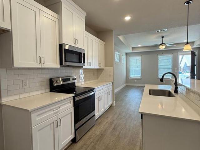 644 The Cottages Dr, Godley, TX 76044 | MLS #21230