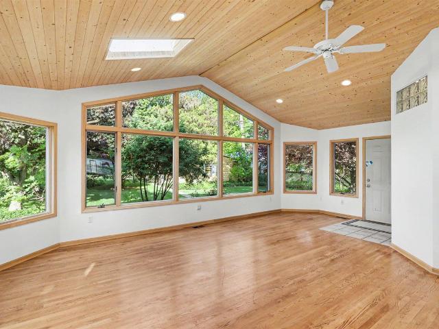 6458 Lakeshore Road