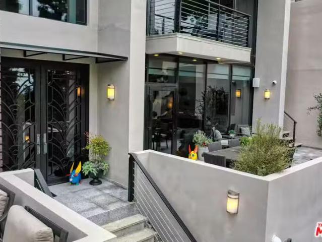 6459 Rodgerton Dr Houses in Los Angeles, CA