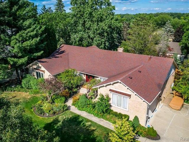 6450 Shagbark Dr, Troy, MI 48098