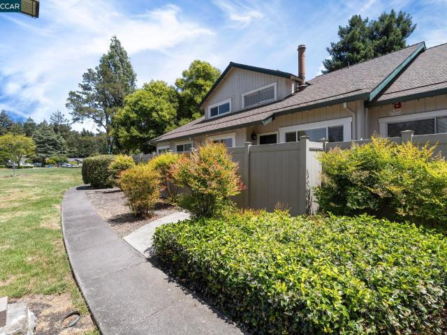 6452 Meadow Pines Ave