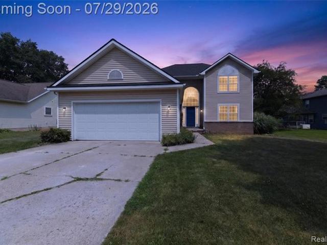 6452 Sandy Knl, Fenton, MI 48451
