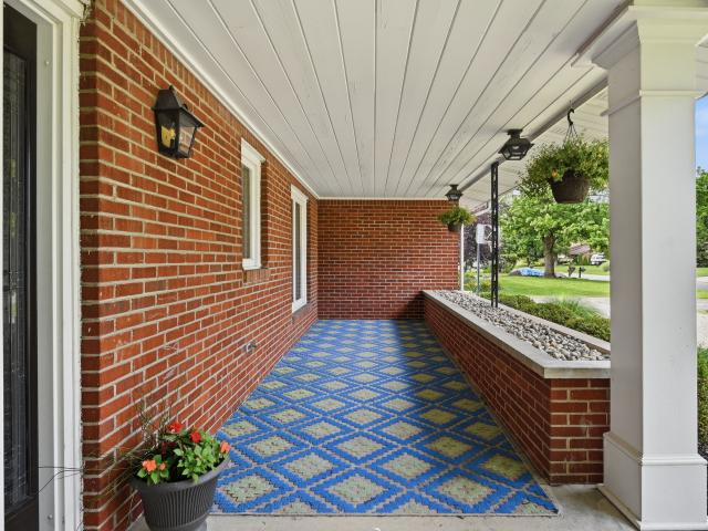 6453 Green Leaves Road