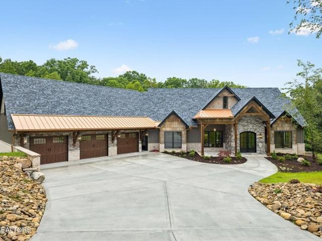645 Douglas Ridge Dr, Dandridge, TN 37725