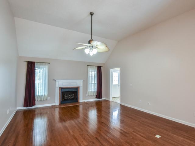 645 Fallbrook Ln, Clarksville, TN 37040 | MLS #3182 | Compass