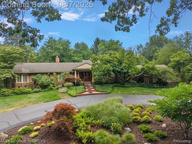 645 Lone Pine Rd, Bloomfield Hills, MI 48304