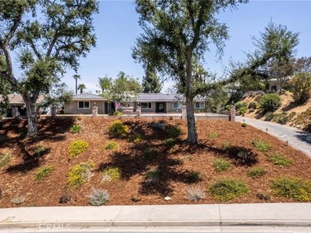 645 Los Altos Dr, Redlands, CA 92373