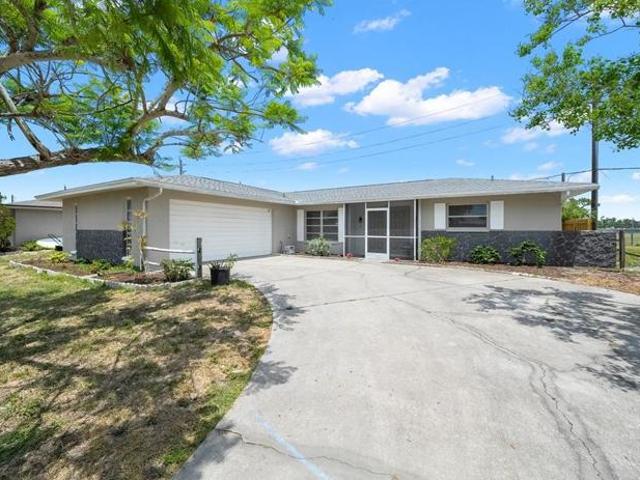 645 Michigan Dr N, Venice, FL 34293
