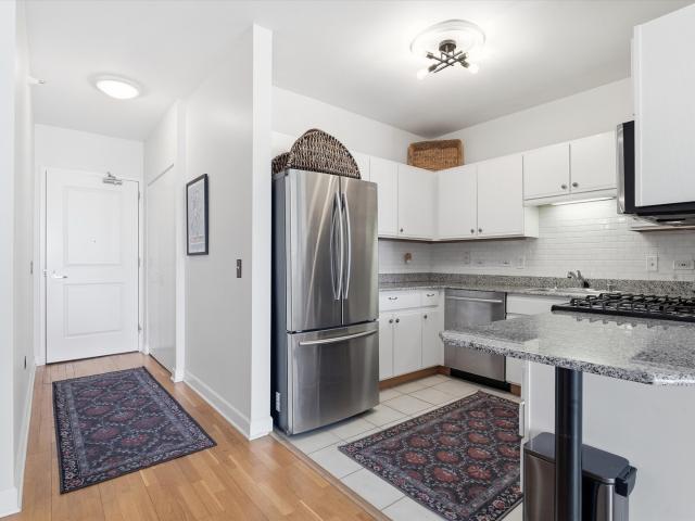 645 N Kingsbury Street # 1207