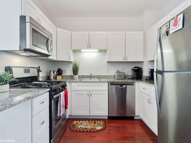 645 n kingsbury street # 2205