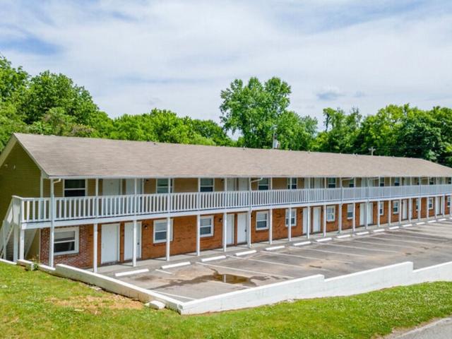 $645 Summer Special with internet, water, and trash included. 1 Bedroom Apartment for Rent at 405 Beech St, Clarksville, TN 37042 New Providence