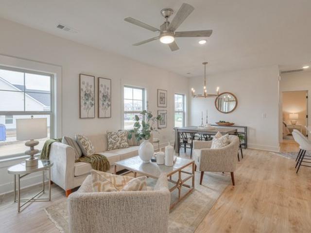 645 Swanston Ln, Gallatin, TN 37066