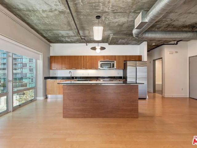 645 W 9th Street 500
