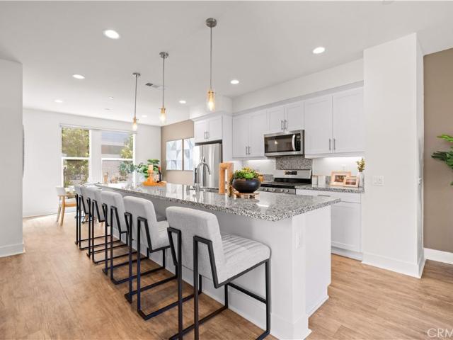 645 W 17th