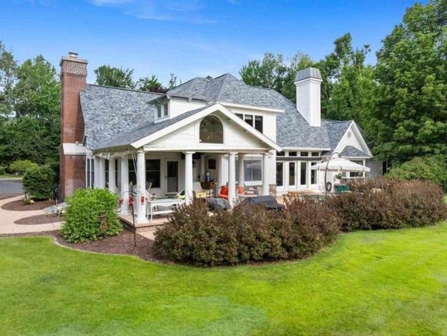 645 Woodhill Ct, Harbor Springs, MI 49740