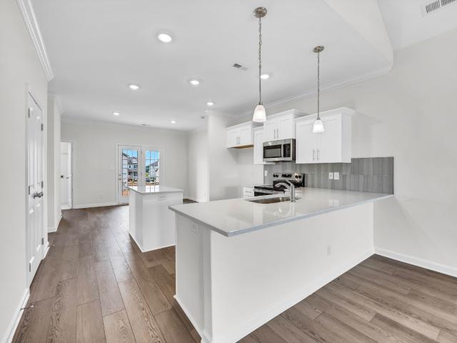 645 Woodrush Dr