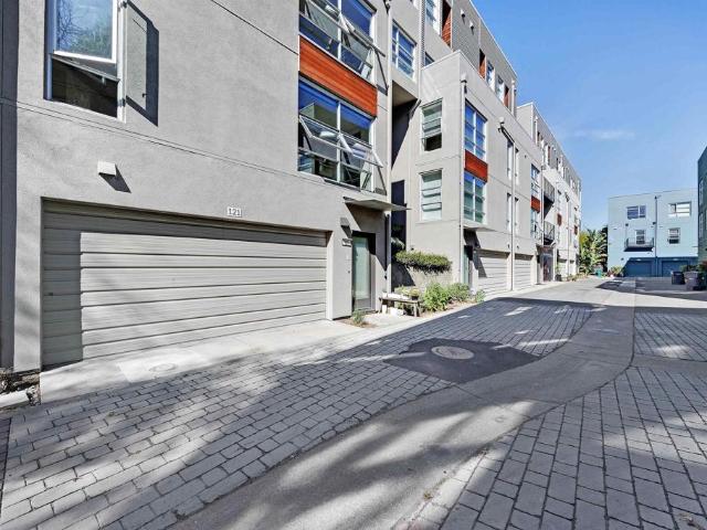 6466 Hollis St 182