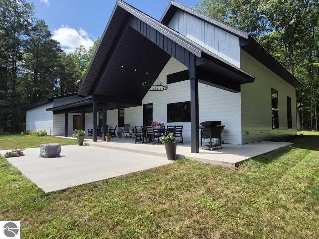 6468 Dunhill Drive