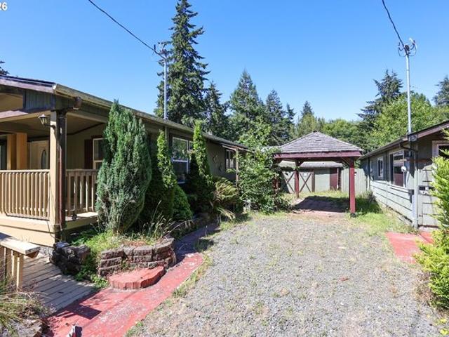64608 E Bay Rd, North Bend, OR 97459