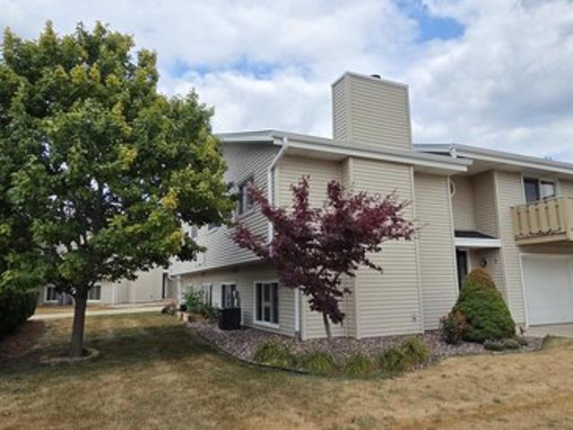 6461 S Crabapple Ct Unit 1, Oak Creek, WI 53154