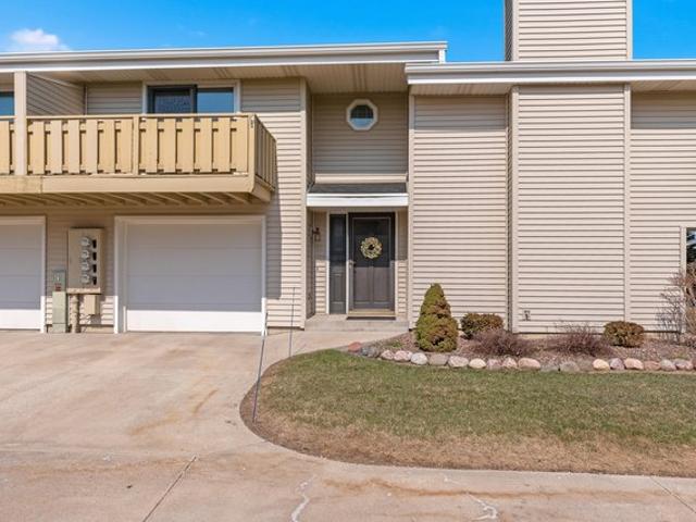 6461 S Crabapple Ct Unit 2, Oak Creek, WI 53154