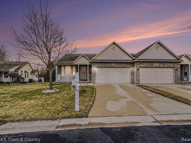 6462 Royal Club Dr, Flint, MI 48433