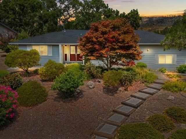 6463 Meadowridge Dr, Santa Rosa, CA 95409