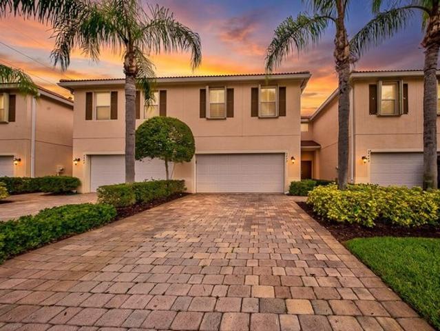 6463 Azura Lake Rd, Lake Worth, FL 33463
