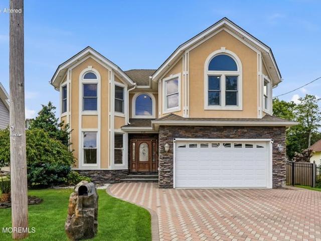 646 Compass Ave, Beachwood, NJ 08722
