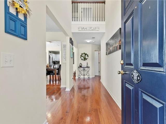 646 Hawthorn Lane