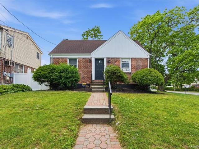 646 Macon Pl, Uniondale, NY 11553