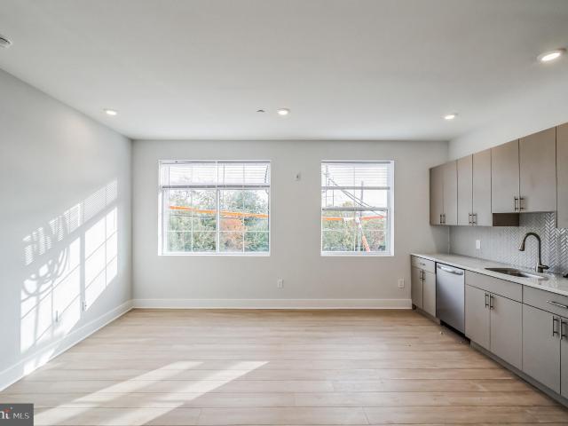 646 N 32nd St, Unit 1, Philadelphia, PA 19104 | MLS #PAPH2513
