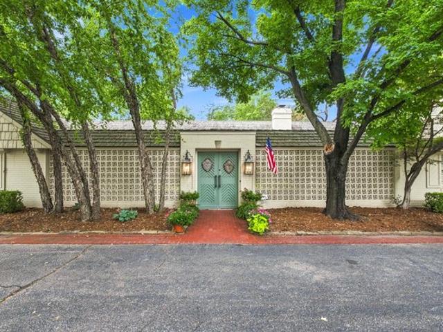 646 N Tara Ln, Wichita, KS 67206