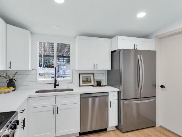 646 S 98TH Street