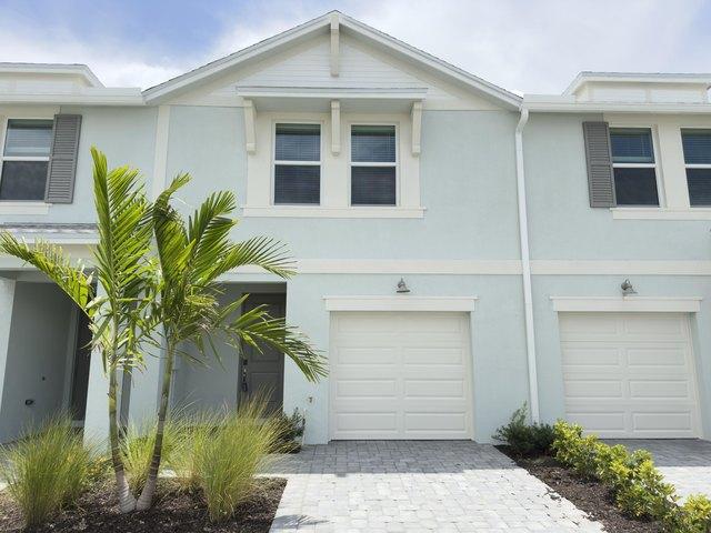 646 Salisbury Cir, Fort Pierce, FL 34982