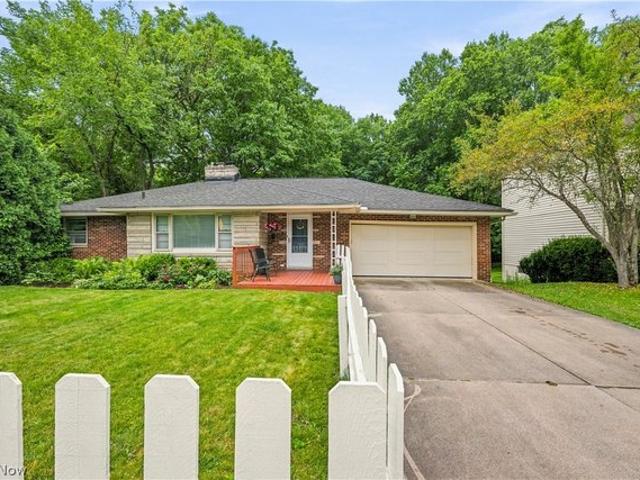 646 Palisades Dr, Akron, OH 44303